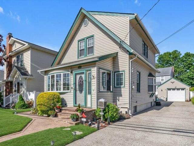 Rolling St, Malverne, Home For Sale