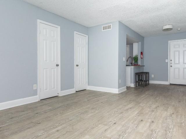 Rollingwood Apartments 3 Bedroom Apartment for Rent at 670 Maxey Rd, Houston, TX 77013 Northshore
