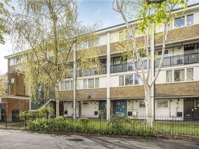 Rolls Road, London SE1 3 bed property to rent £2,700 pcm £623 pw