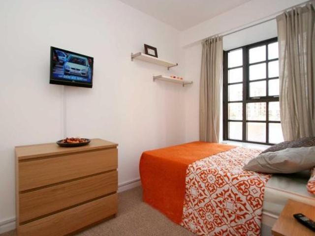 Rope Street, London SE16 4 bed townhouse to rent £3,800 pcm £877 pw