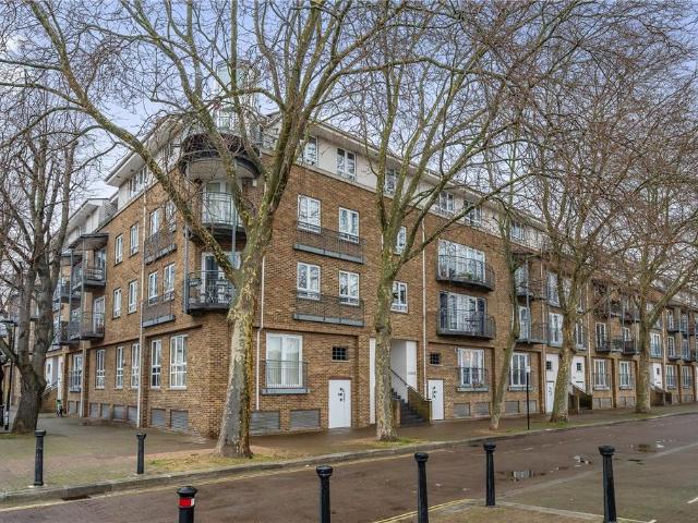 Rope Street, London SE16 2 bed penthouse to rent £3,000 pcm £692 pw