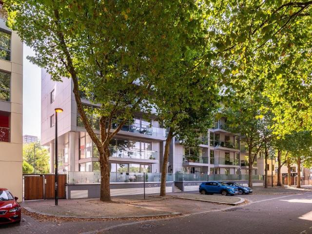 Rope Street, Rotherhithe, London, SE16 2 bed flat to rent £2,950 pcm £681 pw