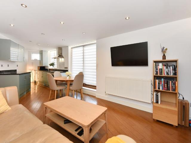 Rope Street SE16, 3 bed flat to rent, £2,750 pcm | PrimeLocation