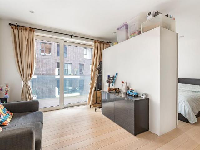 Roper, Reminder Lane, Parkside. Studio to rent £1,850 pcm £427 pw