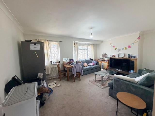 Rostrevor Gardens, Southall UB2, 2 bed maisonette to rent, £1,900 pcm | PrimeLocation