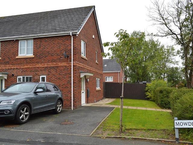 Rosary Road, Oldham 3 bed semi detached house to rent £1,275 pcm £294 pw