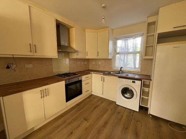 Rose And Crown Mews, Isleworth TW7, 4 bed end terrace house to rent, £2,500 pcm | PrimeLocation