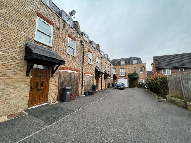 Rose And Crown Mews, Isleworth TW7, 4 bed terraced house to rent, £2,600 pcm | PrimeLocation