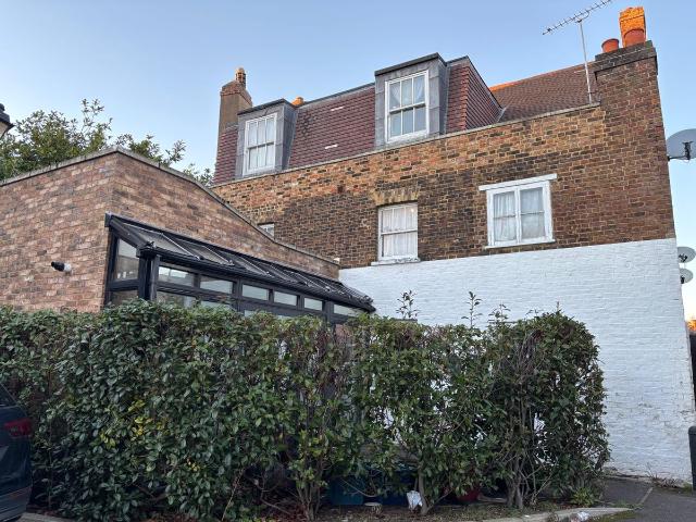 Rose And Crown Mews, Isleworth TW7, 4 bed terraced house to rent, £2,600 pcm | PrimeLocation