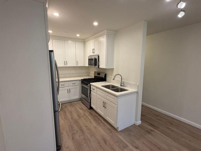 Rose Apartments, LLC 1 Bedroom Apartment for Rent at 33 Driftwood St, Los Angeles, CA 90292 Venice