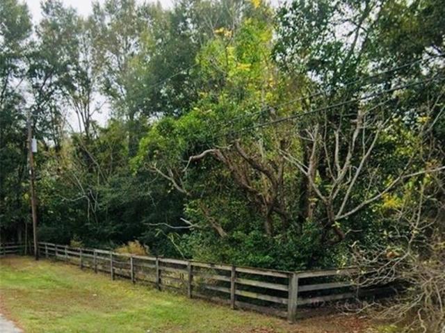 Rose Ching Dr, Mobile, AL 36618