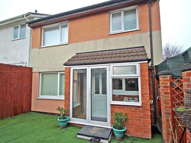 Rose Close, Nottingham NG3, 3 bed terraced house to rent, £1,100 pcm | PrimeLocation