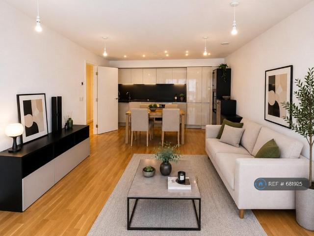 Rose Court, Brentford, TW8 1 bed flat to rent £1,650 pcm £381 pw