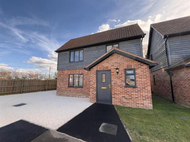 Rose & Crown Court, Stanton IP31, 4 bed detached house to rent, £2,000 pcm | PrimeLocation