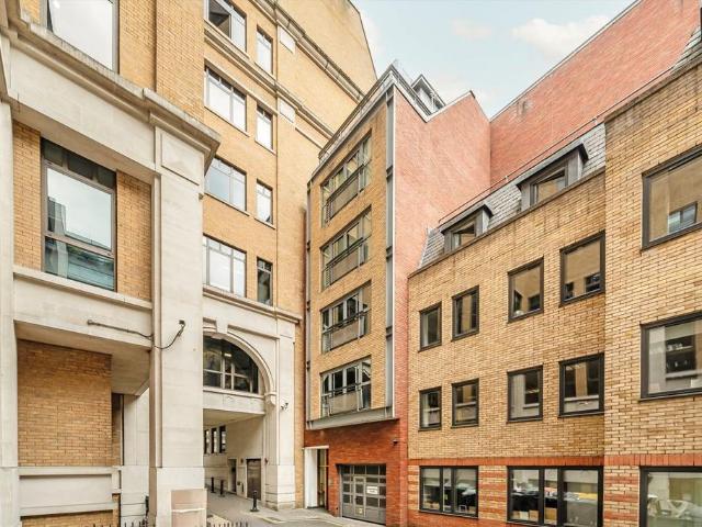 Rose & Crown Yard, London SW1Y 1 bed flat to rent £4,000 pcm £923 pw