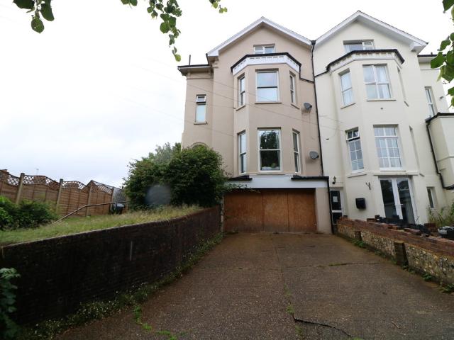 Rose Hill Dorking, Surrey 2 bedrooms Property for lettings Seymours