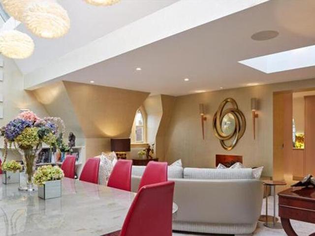 Rose Square, Fulham Road, 2 Bedroom Flat