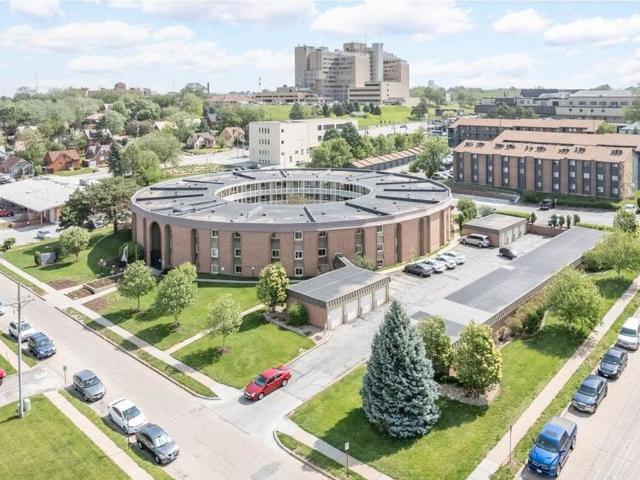 Rosecliff 1 Bedroom Apartment for Rent at 1915 S 44th St, Omaha, NE 68105