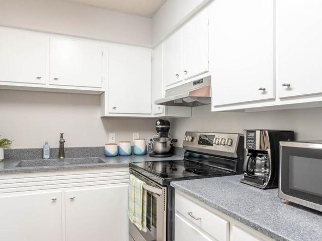 Rosecliff 2 Bedroom Apartment for Rent at 1915 S 44th St, Omaha, NE 68105