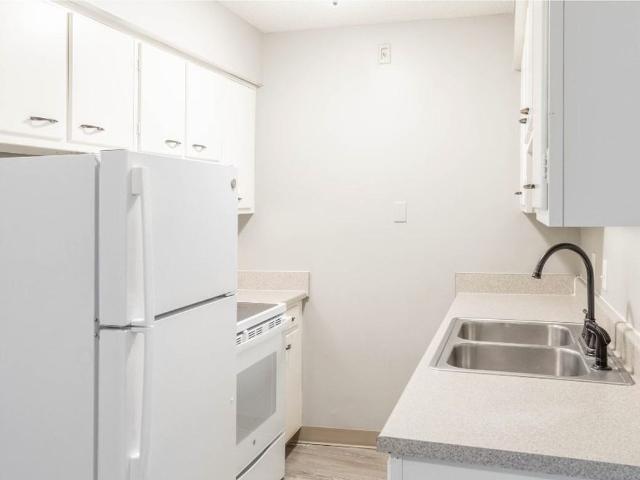 Rosecliff 2 Bedroom Apartment for Rent at 1915 S 44th St, Omaha, NE 68105