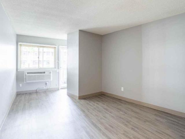 Rosecliff 2 Bedroom Apartment for Rent at 1915 S 44th St, Omaha, NE 68105