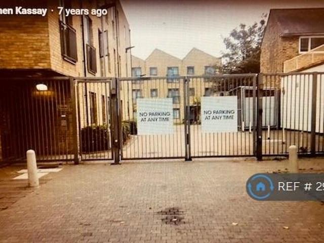 Rosebay Drive, London, N17 2 bed flat to rent £2,200 pcm £508 pw