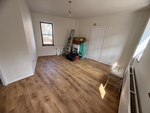 Rosebank Avenue, Wembley 2 bed flat to rent £1,750 pcm £404 pw