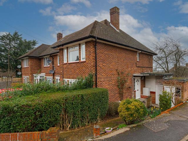 Rosebank, Epsom KT18, 2 bed maisonette to rent, £1,675 pcm | PrimeLocation