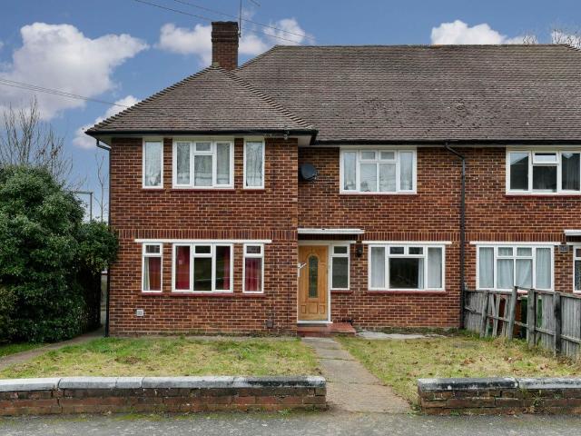 Rosebank, Epsom KT18, 3 bed maisonette to rent, £1,800 pcm | PrimeLocation