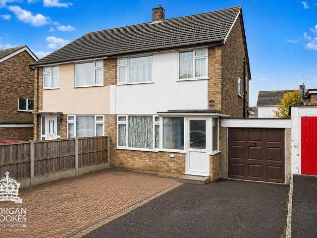 Roseberry Avenue, Benfleet 3 bed semi detached house to rent £1,550 pcm £358 pw
