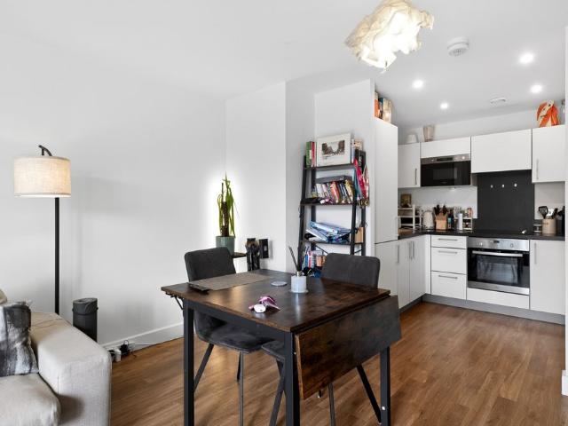 Roseberry Place, London, E8 3GB