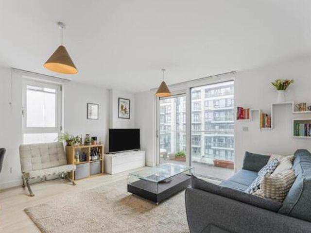 Roseberry Place, London, 3 Bedroom Apartment