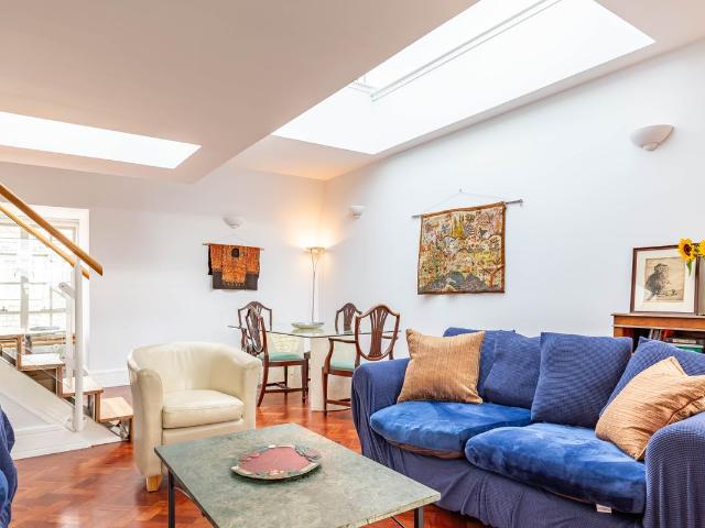 Rosebery Avenue, Clerkenwell EC1R, 2 bed maisonette to rent, £4,500 pcm | PrimeLocation