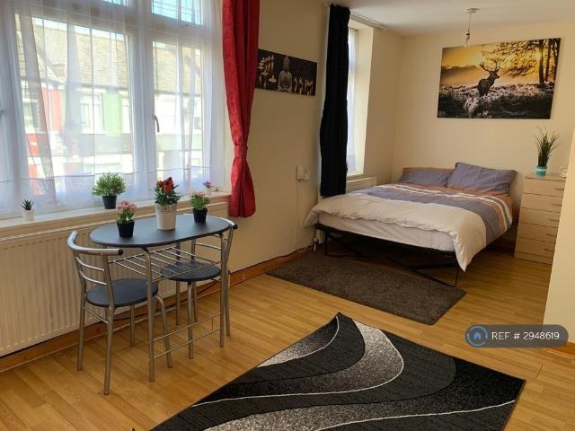 Rosebery Avenue, London, N17 Studio to rent £1,099 pcm £254 pw