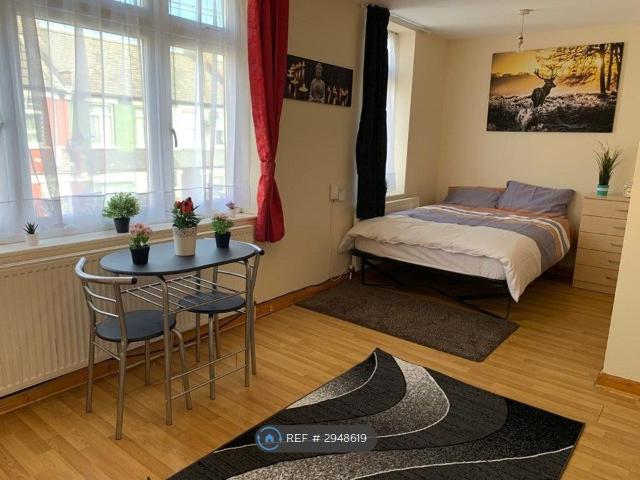Rosebery Avenue, London N17, Studio to rent, £1,099 pcm | PrimeLocation