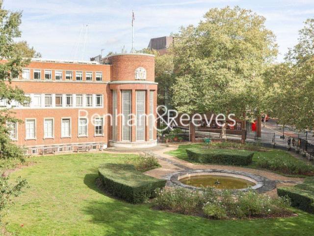 Rosebery Avenue, London EC1R, 2 bed flat to rent, £3,150 pcm | PrimeLocation