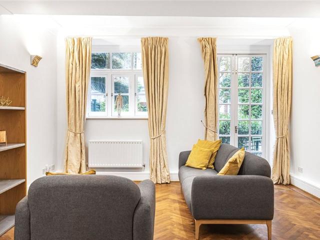 Rosebery Avenue, London, EC1R 4UL