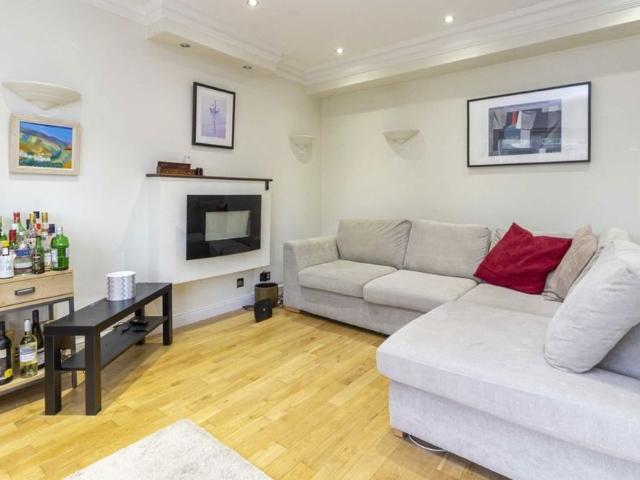 Rosebery Mews, N10, London
