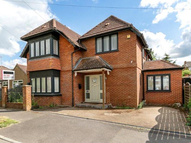 Rosebery Road, Epsom, Surrey, KT18 4 bed detached house to rent £4,500 pcm £1,038 pw