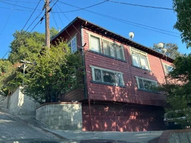 Rosebud Ave