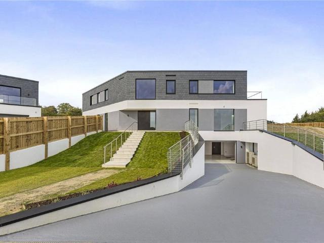 Rosebury Close, Goffs Oak, Waltham. 6 bed detached house to rent £10,000 pcm £2,308 pw