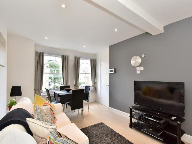 Rosebury Road, Fulham, London, SW6 2 bed flat to rent £3,000 pcm £692 pw