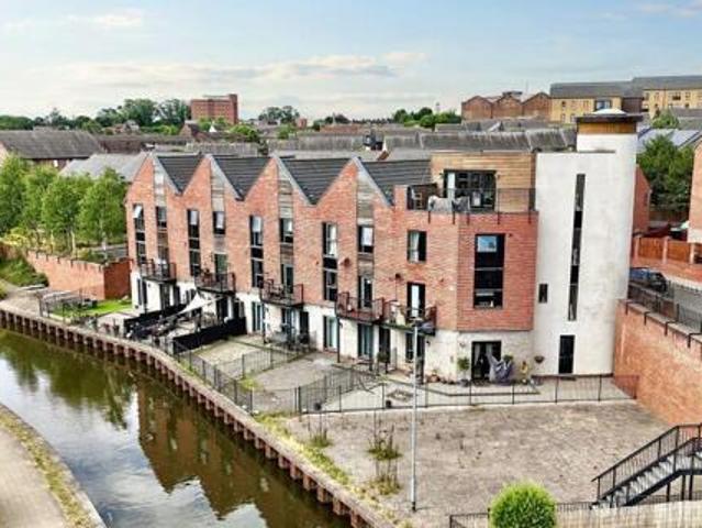 Rosedawn Close West, Stoke on trent, 4 Bedroom Terraced
