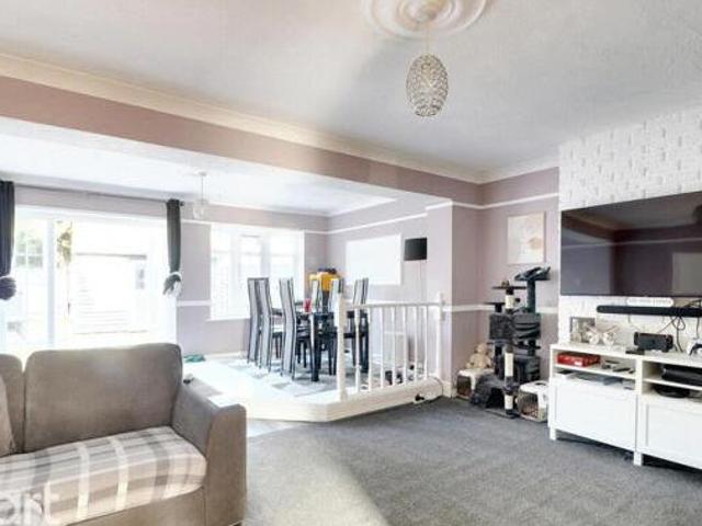 Rosedale Road, Romford, 4 Bedroom End