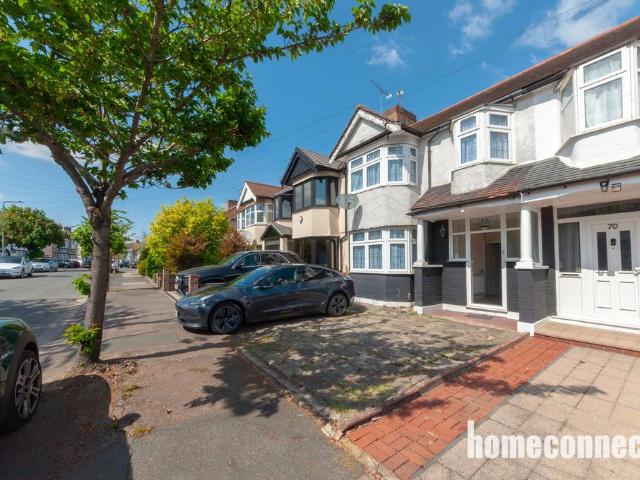 Rosedene Gardens, Ilford IG2 3 bed terraced house to rent £2,400 pcm £554 pw