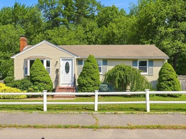 Roseen Rd, Holbrook, Home For Sale
