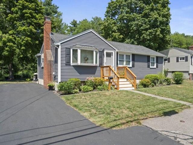 Roseen Rd, Holbrook, Home For Sale