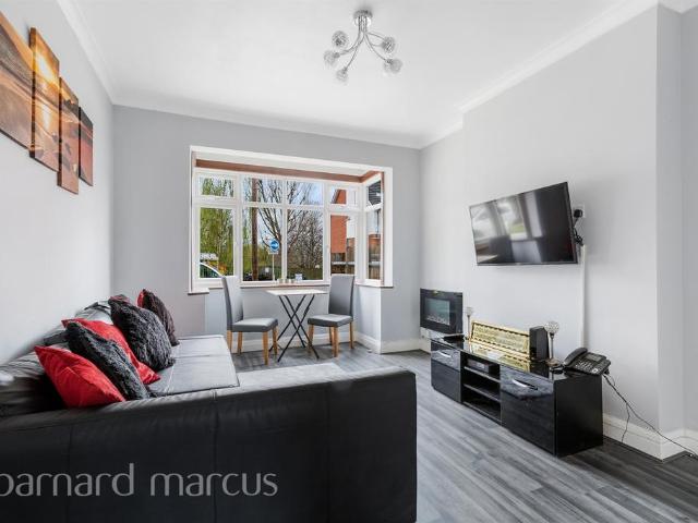Rosehill Avenue, SUTTON 1 bed apartment to rent £1,650 pcm £381 pw