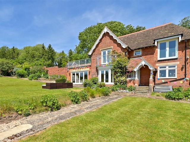 Rosehill, Henley on Thames. 4 bed detached house to rent £8,500 pcm £1,962 pw