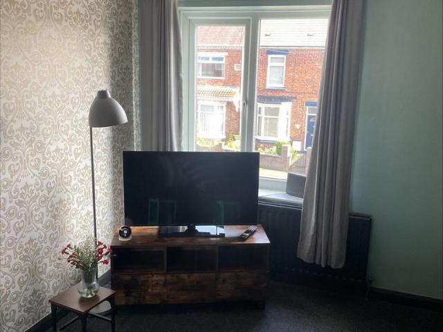 Rosemount Court Air BnB, Bishop. 2 bed house to rent £1,521 pcm £351 pw